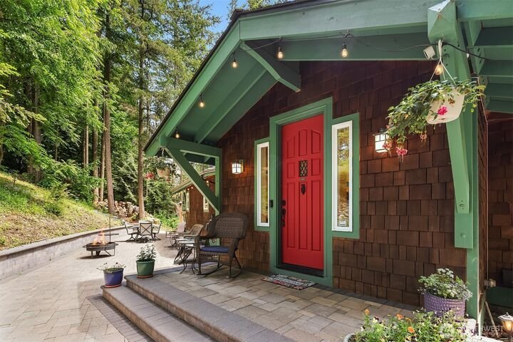 Elegant Retreat With Nature Views In Maple Valley, Washington, United ...
