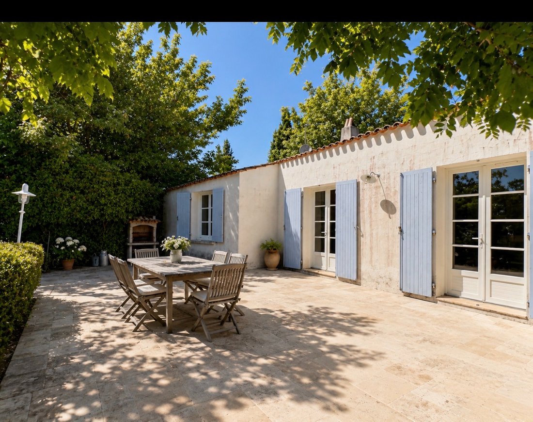 Villa Saint Laurent De In Saint Laurent De La Prée, Nouvelle Aquitaine ...