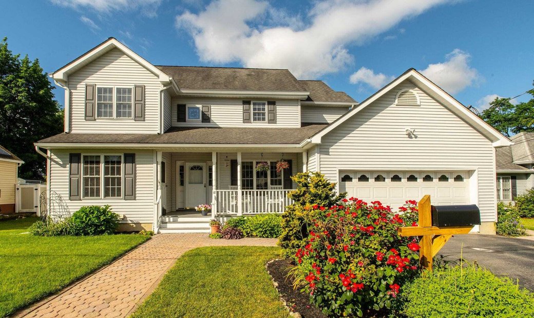 Stylish Home With Modern Amenities And In Beacon, New York, United ...