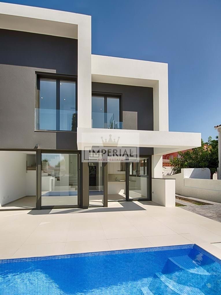 New Building: House With Pool, Garden Sw In Empuriabrava, Catalonia ...