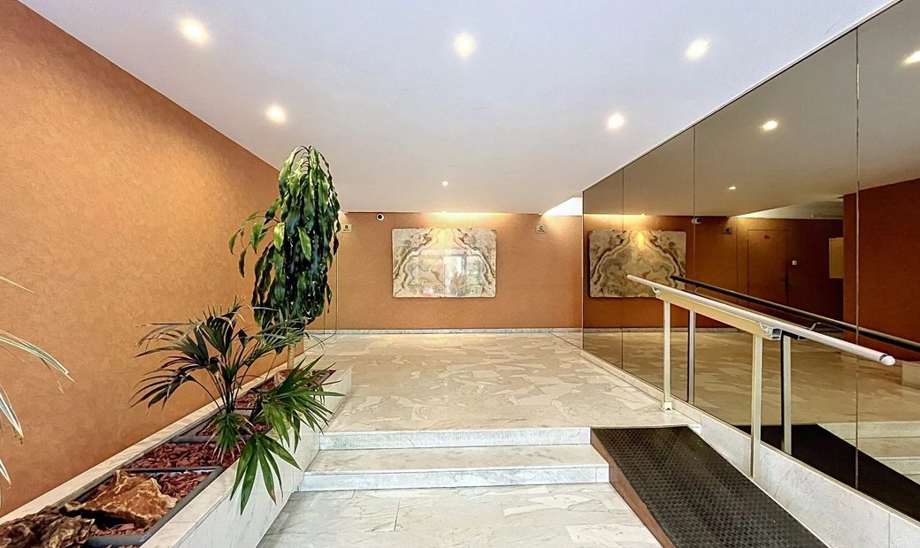 Renovated Three Bedroom Apartment In Nice, Provence Alpes Côte D'azur ...