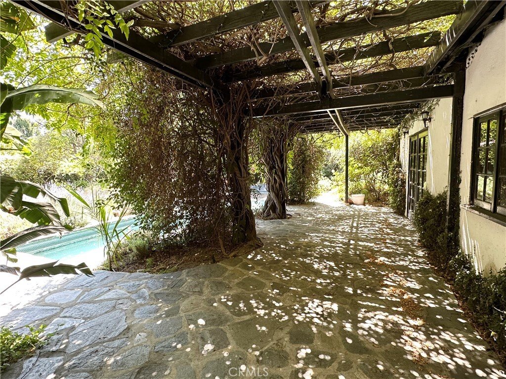 4 Bedrooms Single Family Detached In Los Angeles, California, United ...