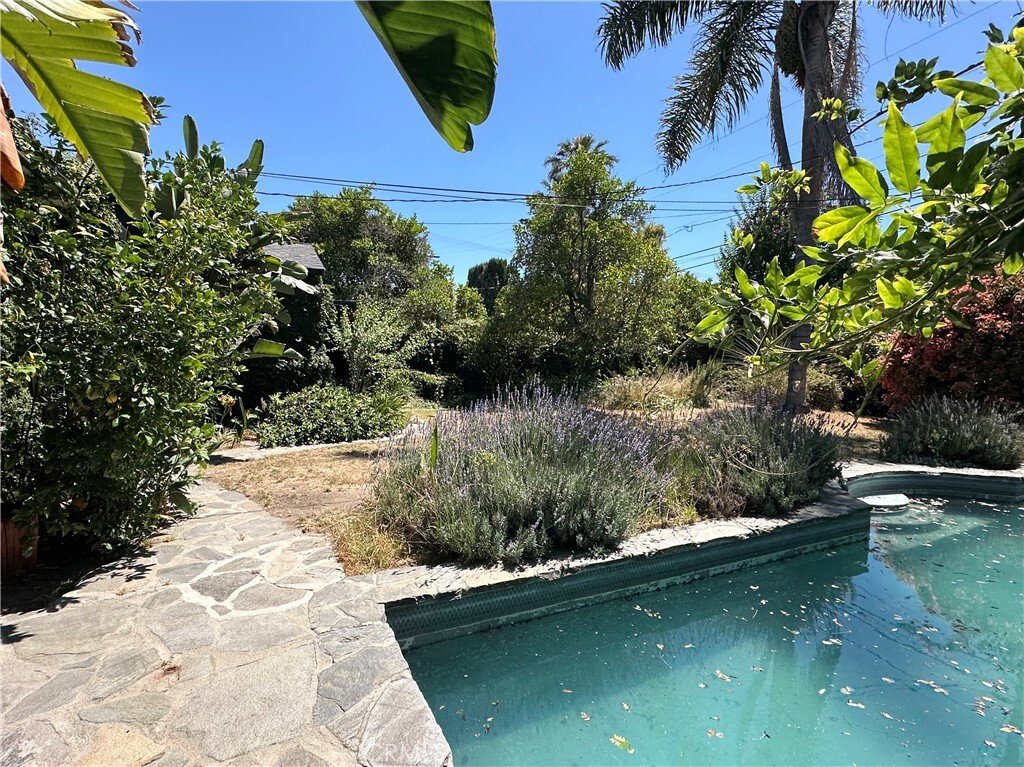 4 Bedrooms Single Family Detached In Los Angeles, California, United ...