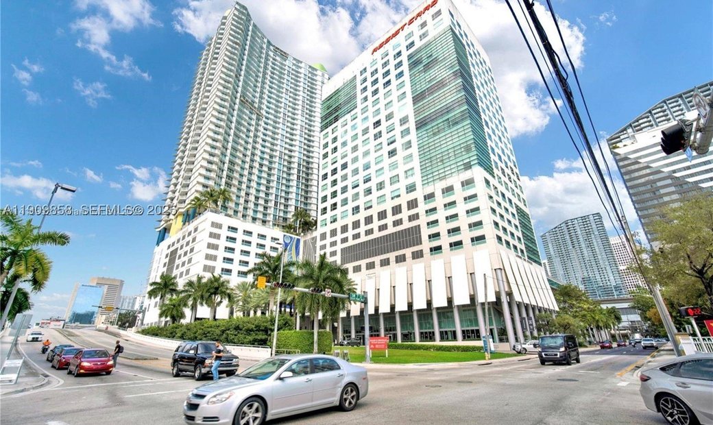 Sophisticated Office With Expansive Terrace In Miami, Florida, United ...